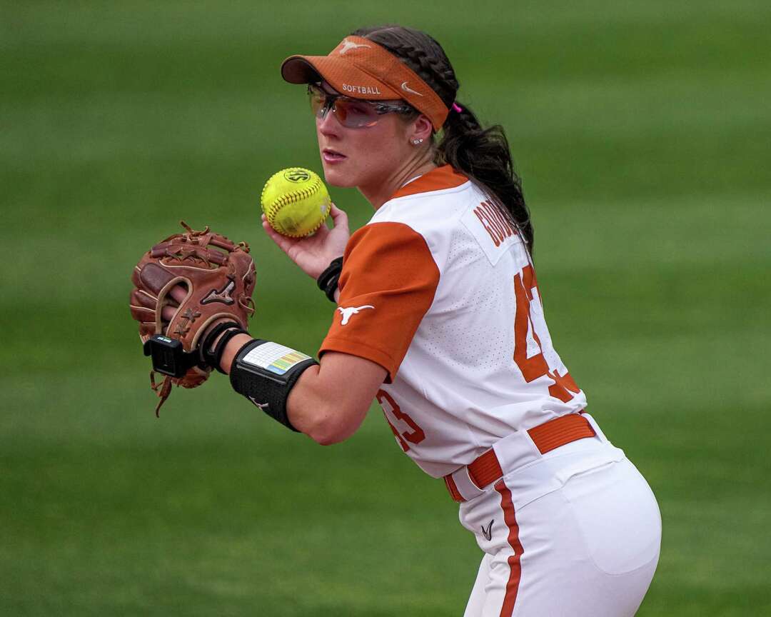 Victoria Hunter, No. 5 Texas softball power to needed win over Kentucky