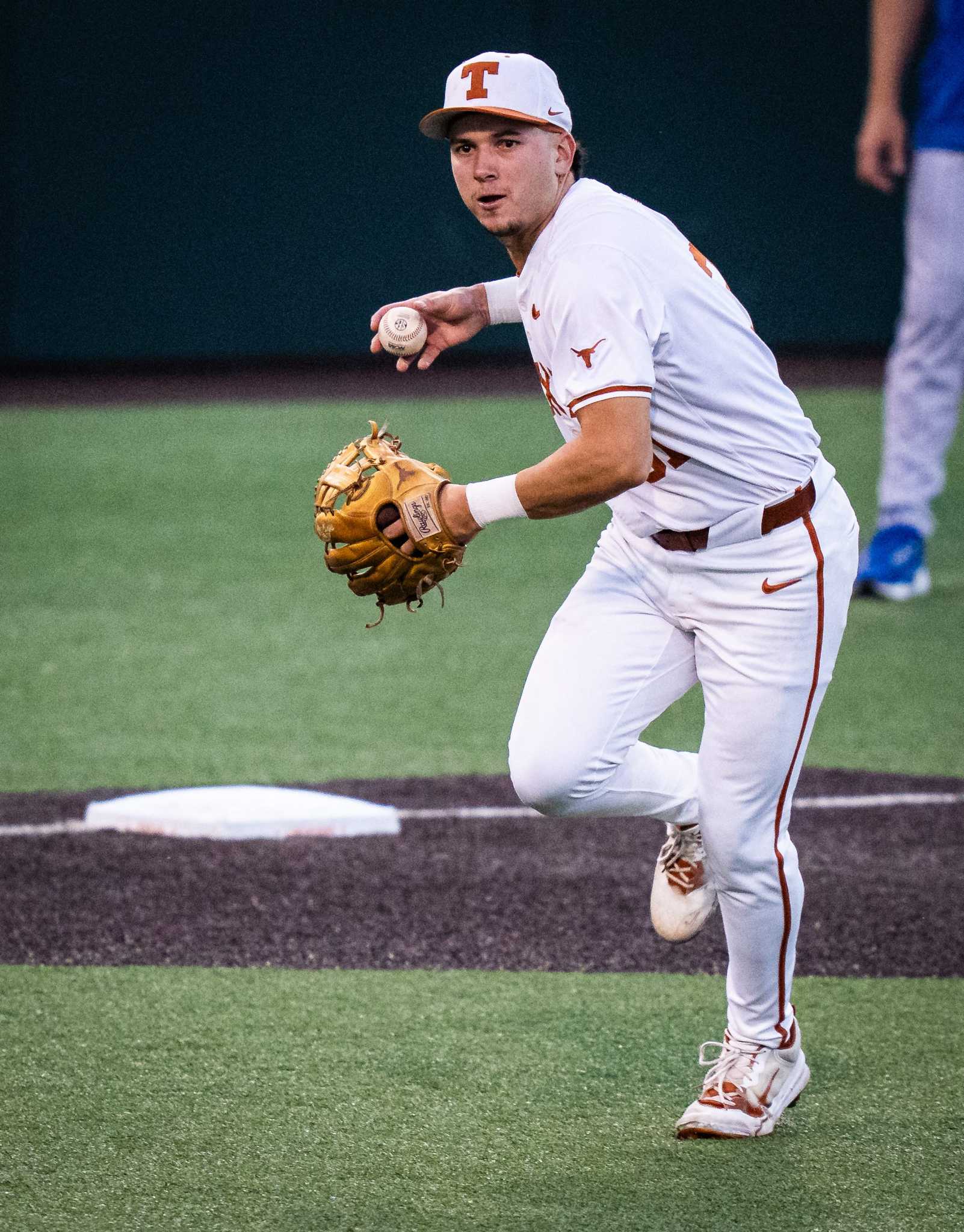 Texas baseball continues late-season SEC struggles in loss to Florida
