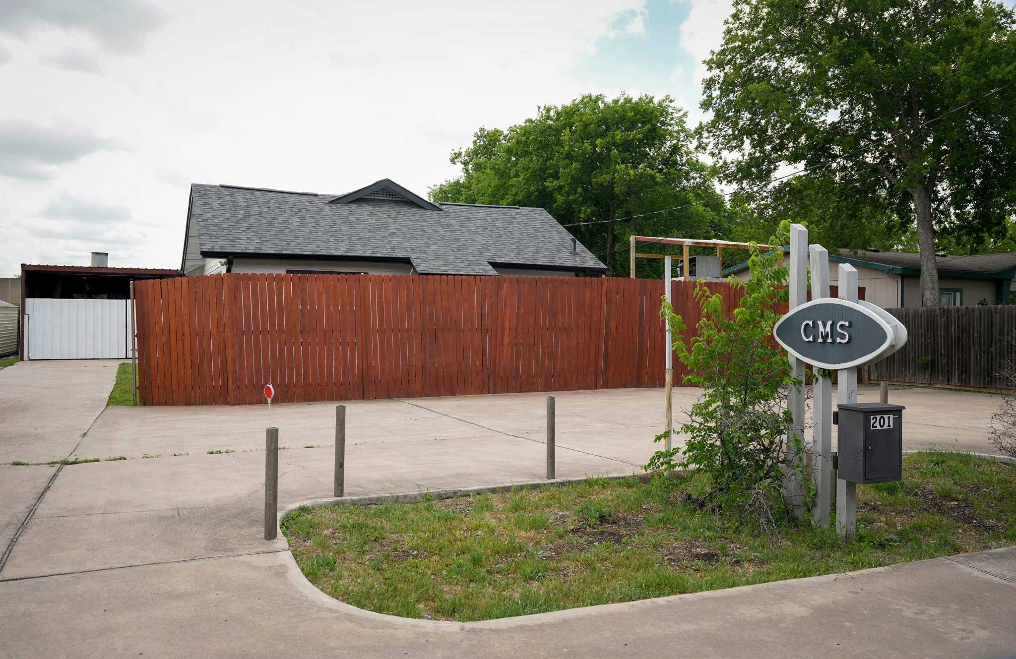 Austin funeral home owner charged with abusing corpses