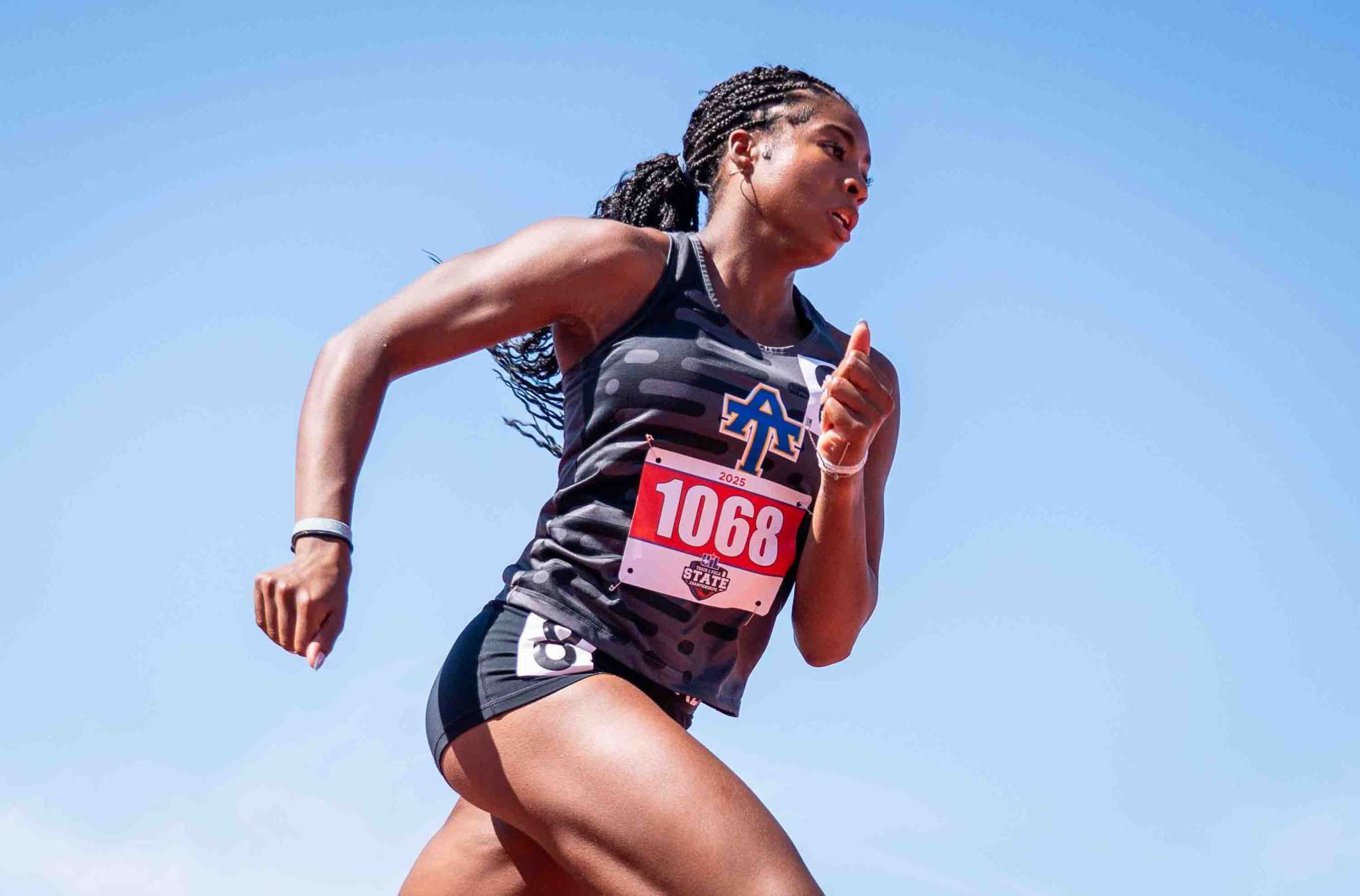 JaShaun Lloyd breaks 110 hurdles record at 2025 Texas state meet