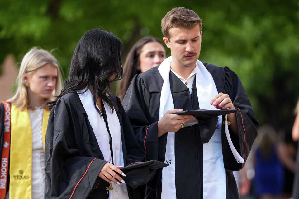 UT Austin graduation: Best photos of Class of 2025 celebrating