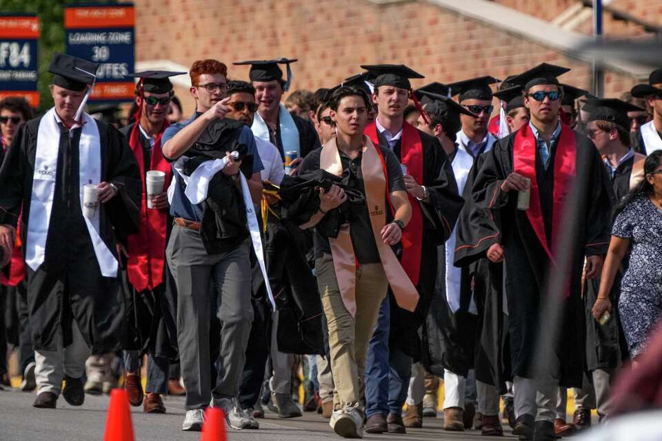 UT Austin graduation: Best photos of Class of 2025 celebrating