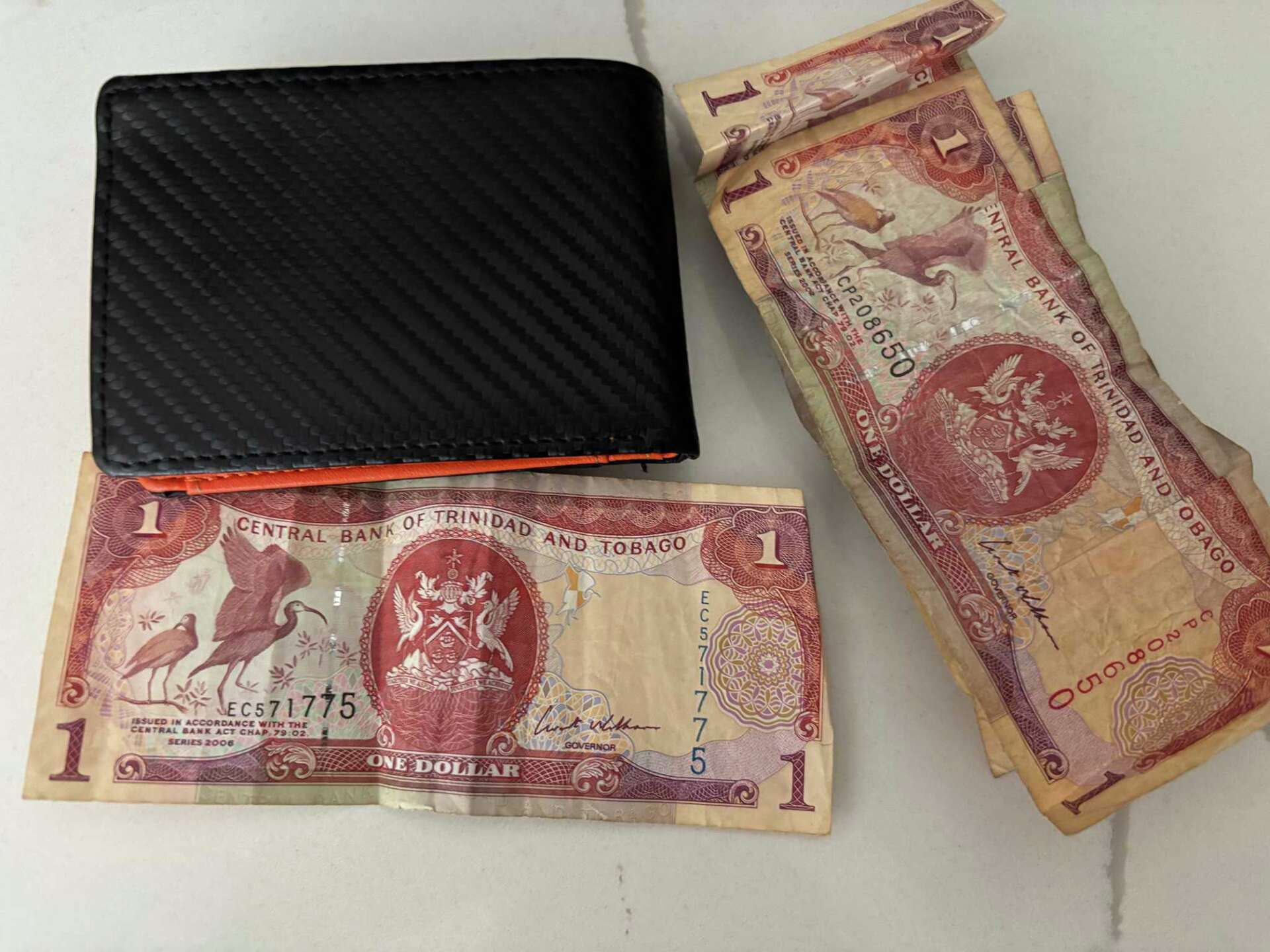 Traveling abroad? 6 dos and don'ts for exchanging foreign currency