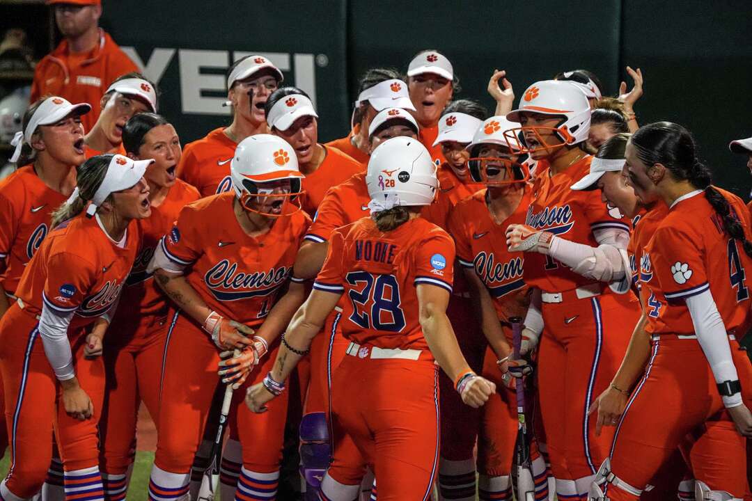 Texas vs Clemson softball score: Recap, highlights from UT win Friday