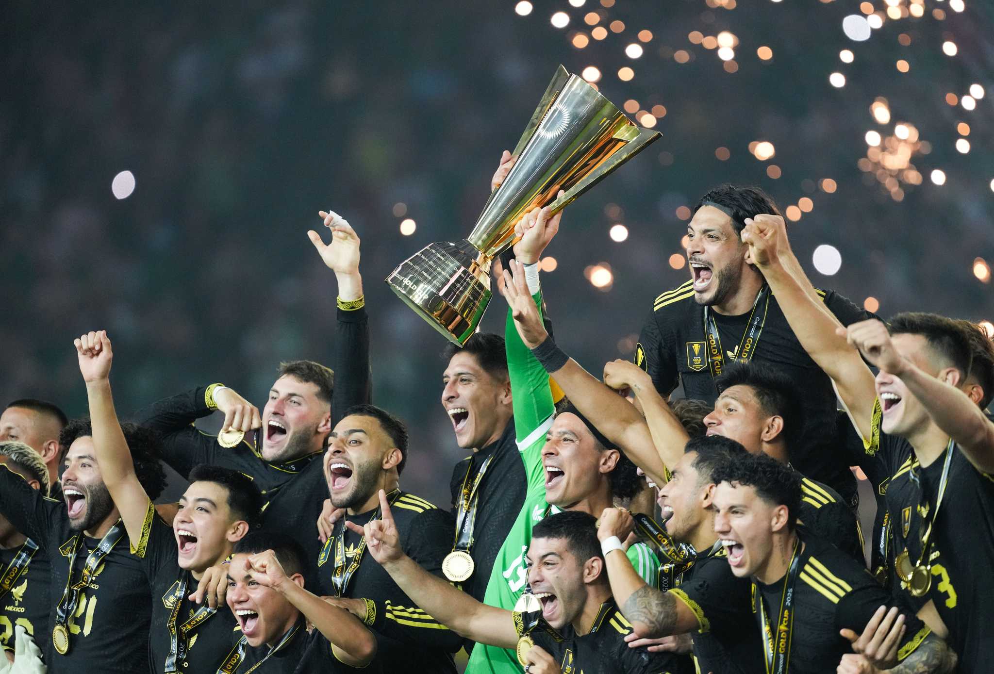 Mexico rallies to beat U.S. for its 10th Gold Cup championship