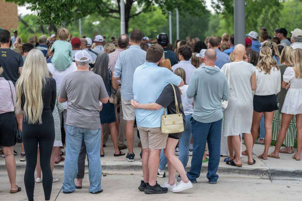 Casis Elementary holds vigil to honor victim in Kerrville flood