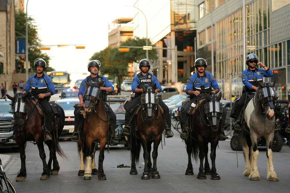 Austin police chief proposes big reorg to get more officers on street