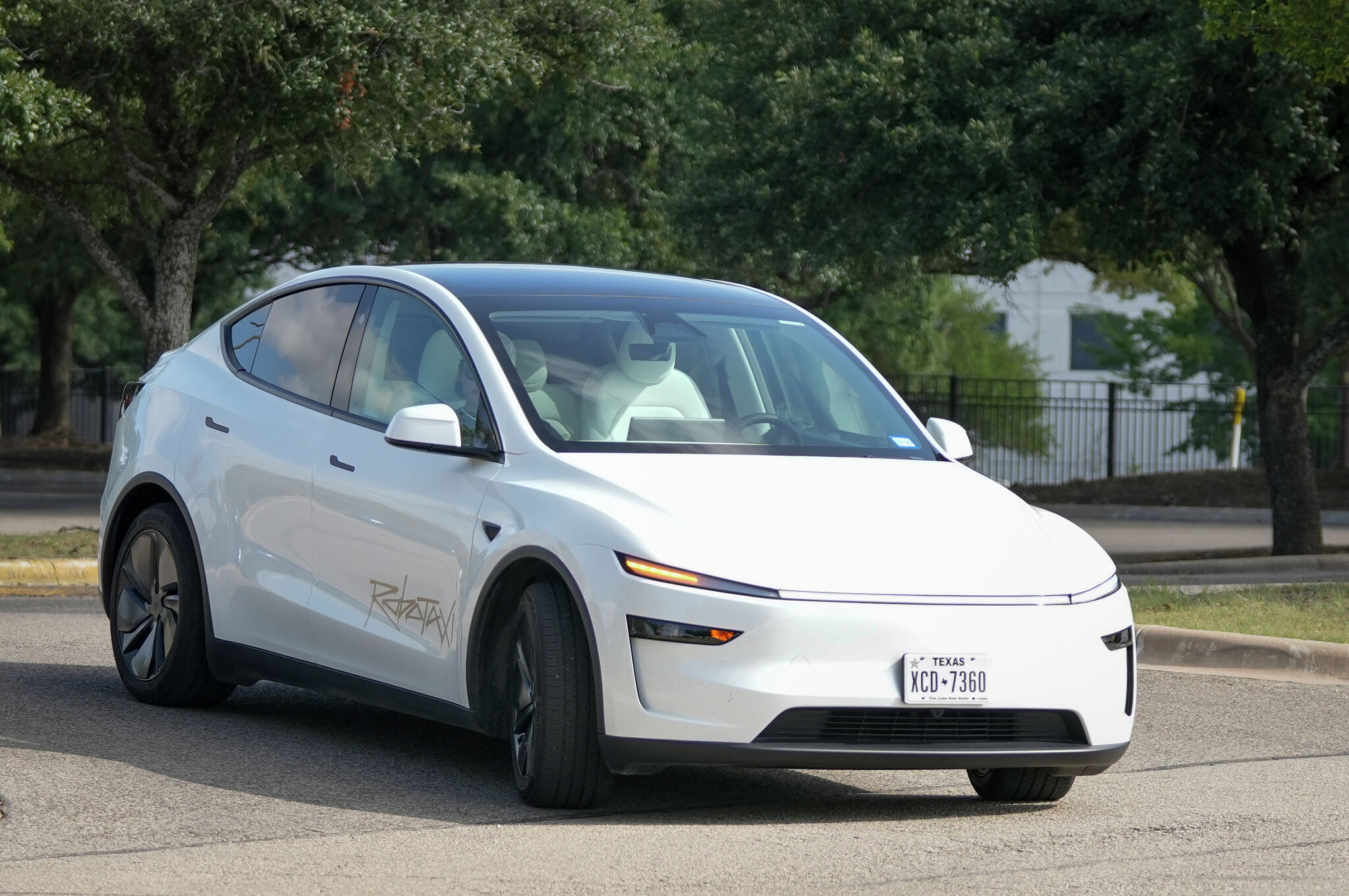 Tesla shuts down Dojo supercomputer project in AI overhaul