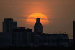 Why is the sky orange? How atmosphere influences sun's light particles