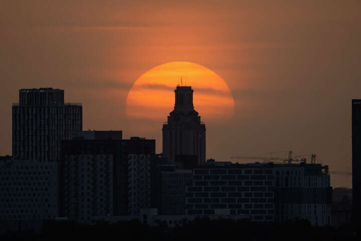 Why is the sky orange? How atmosphere influences sun's light particles