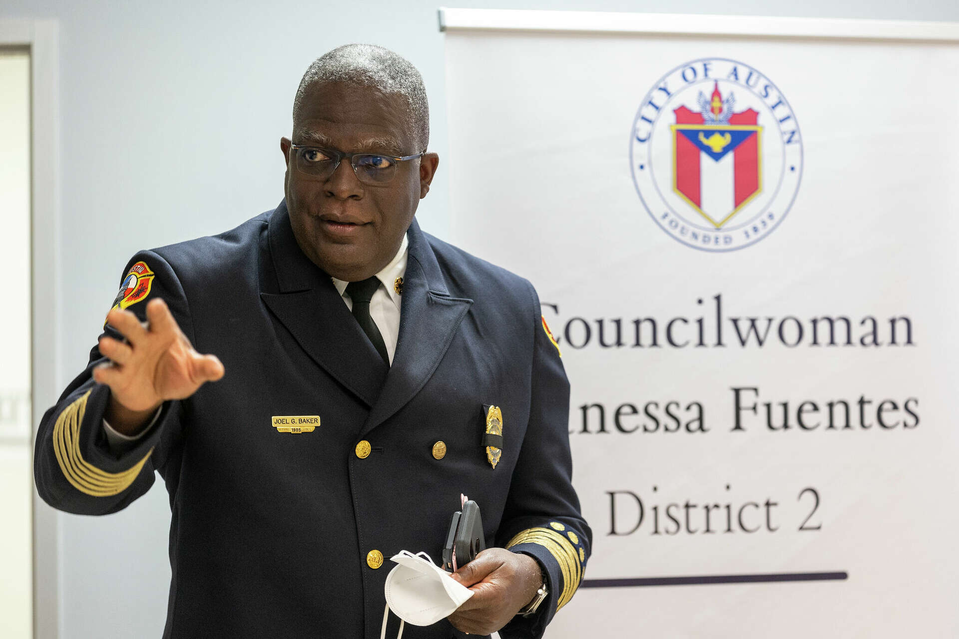 Austin firefighters cast vote of no confidence against chief