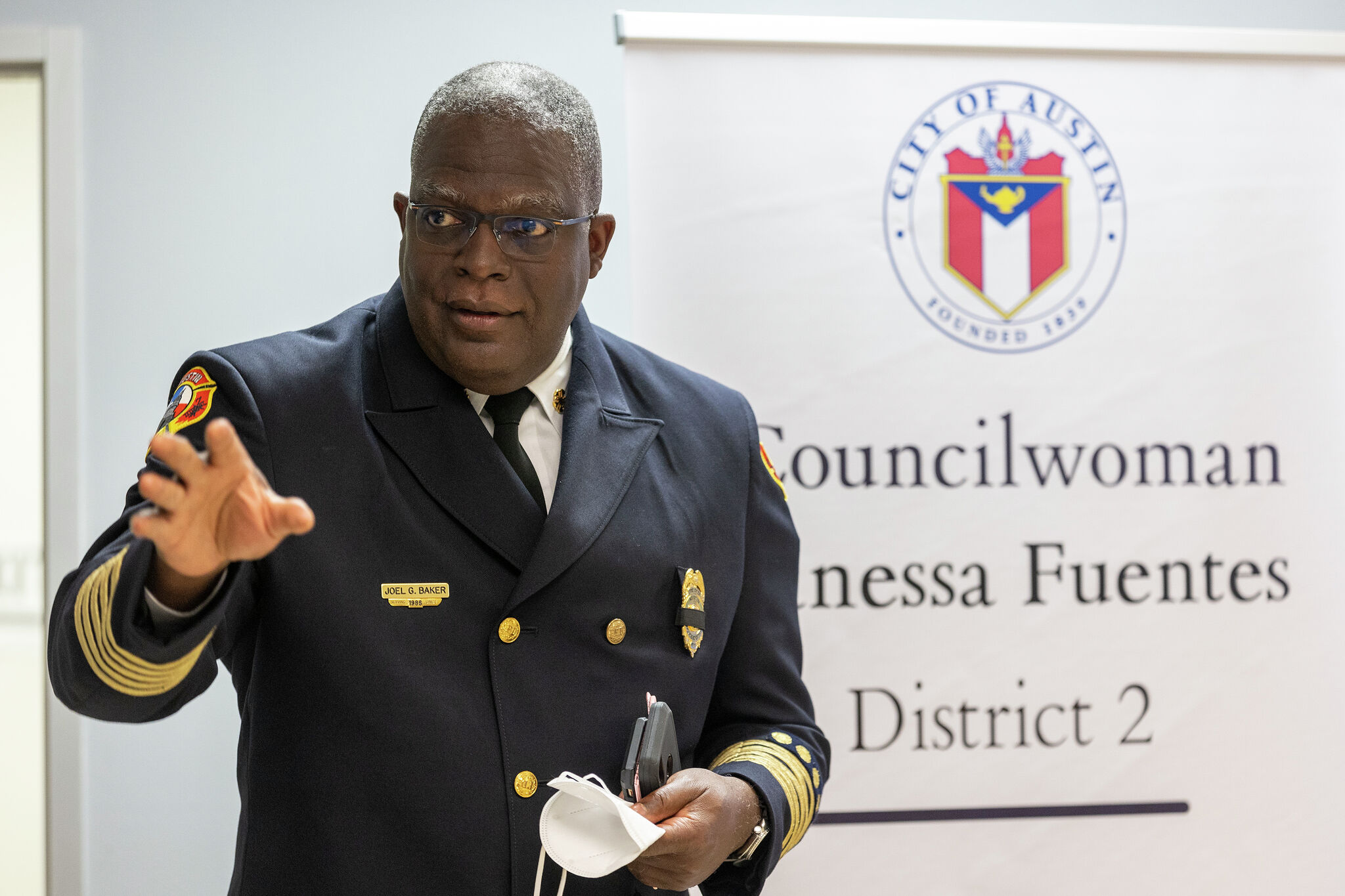Austin firefighters cast vote of no confidence against chief