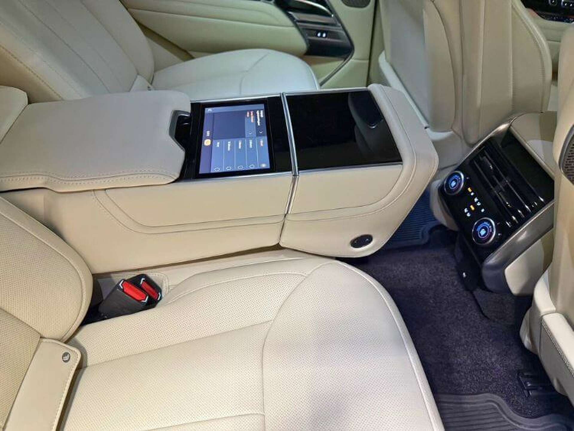 2025 Range Rover Autobiography Review