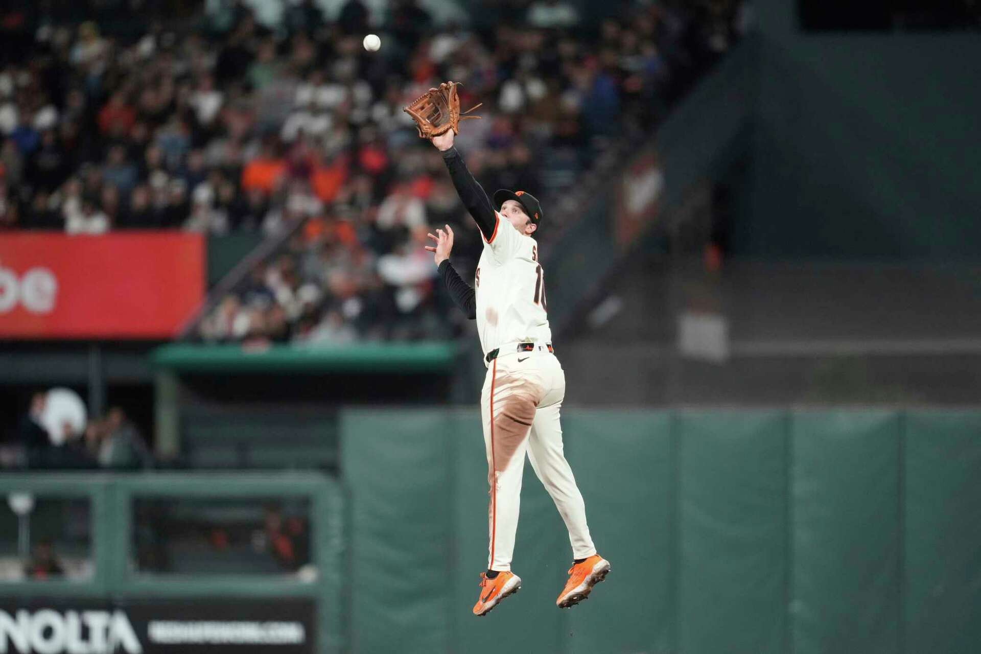 Giants blend Roupp’s start and a small-ball attack to beat Phillies