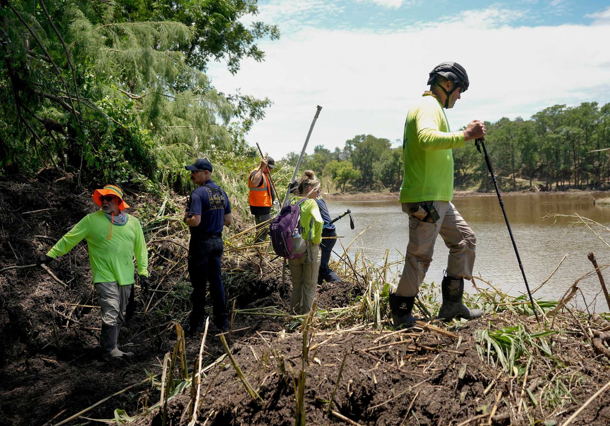Where does the Guadalupe River begin and end? See map