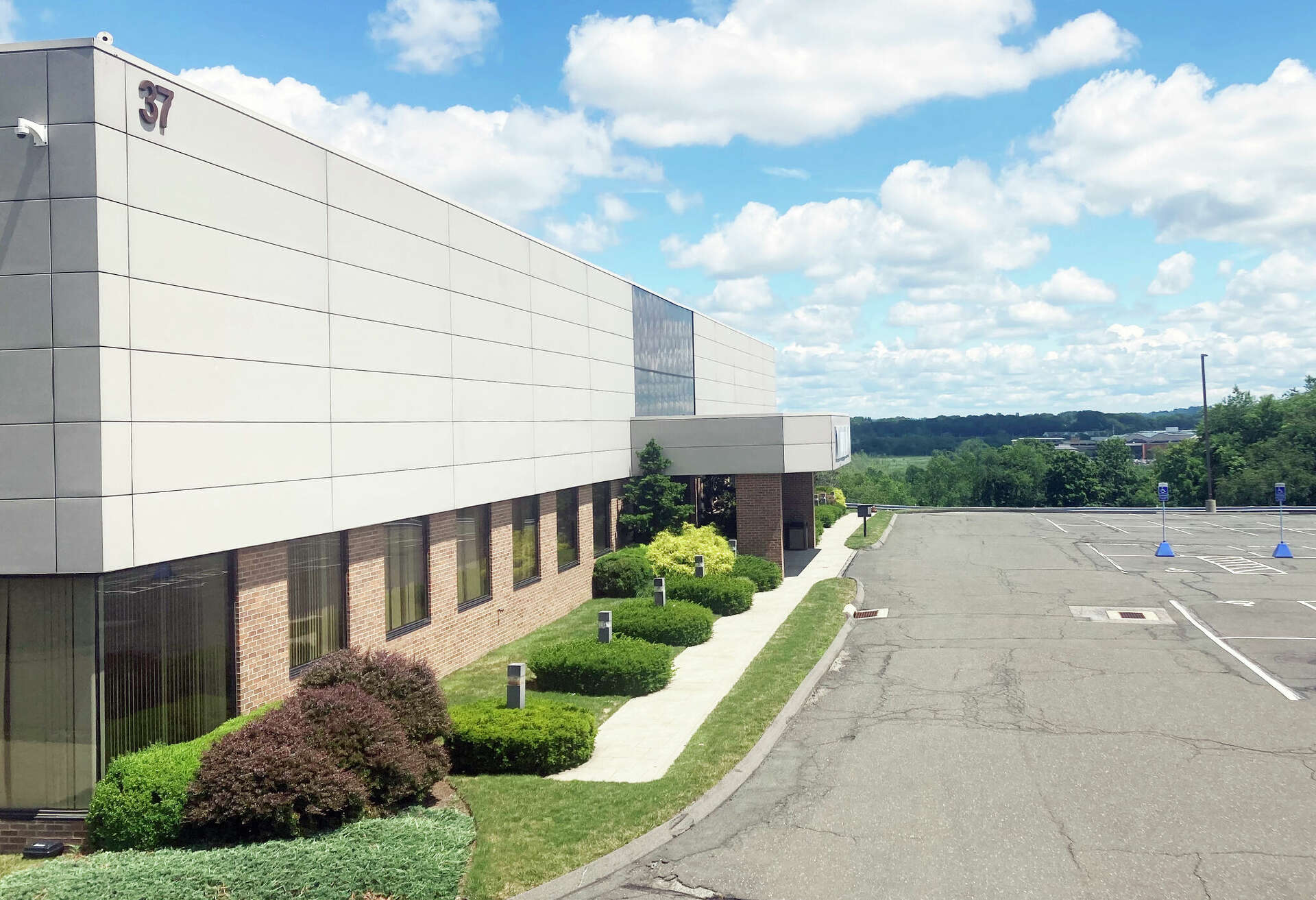 High-tech electronics firm moving from Brookfield to Danbury