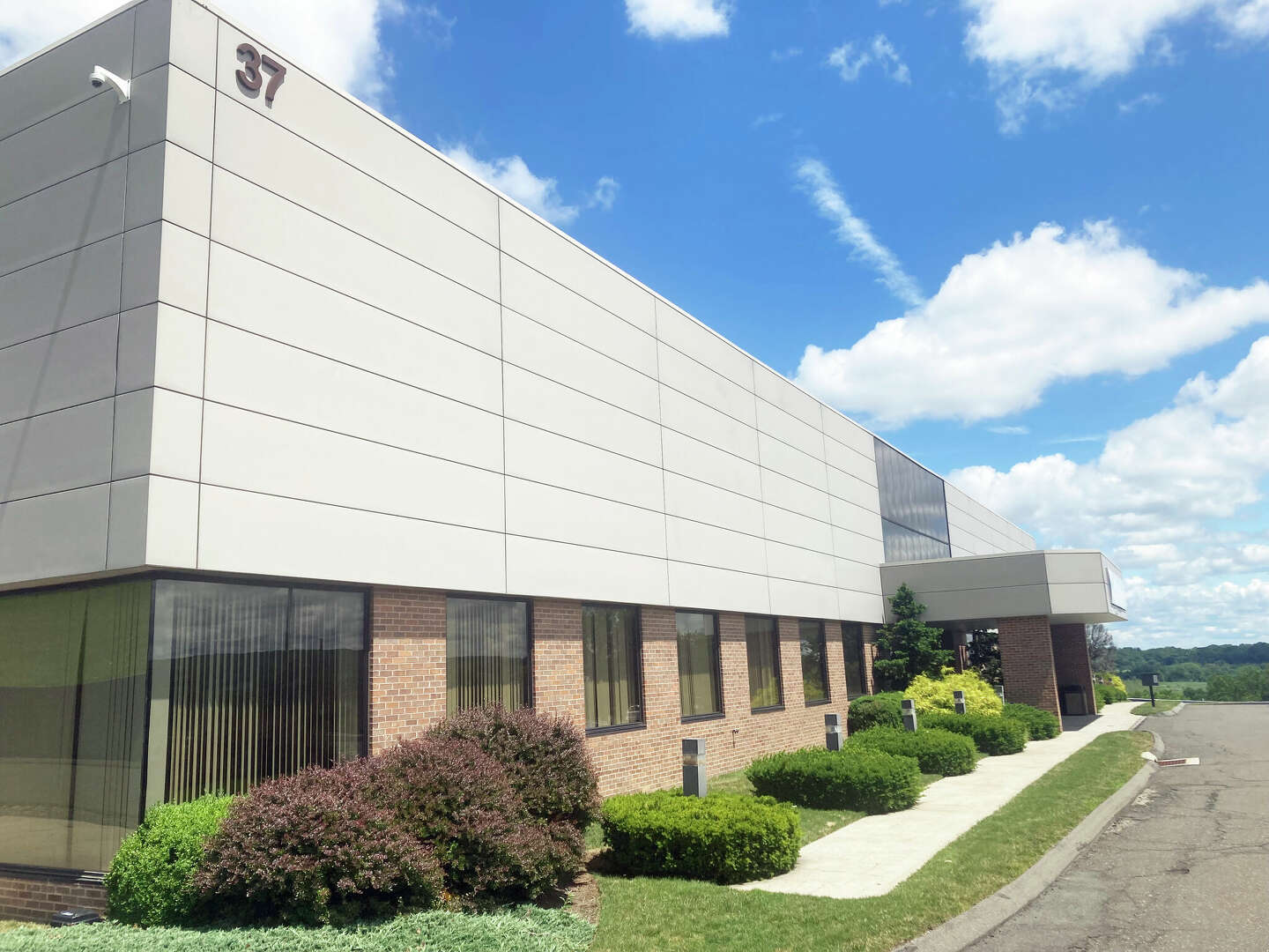 High-tech electronics firm moving from Brookfield to Danbury