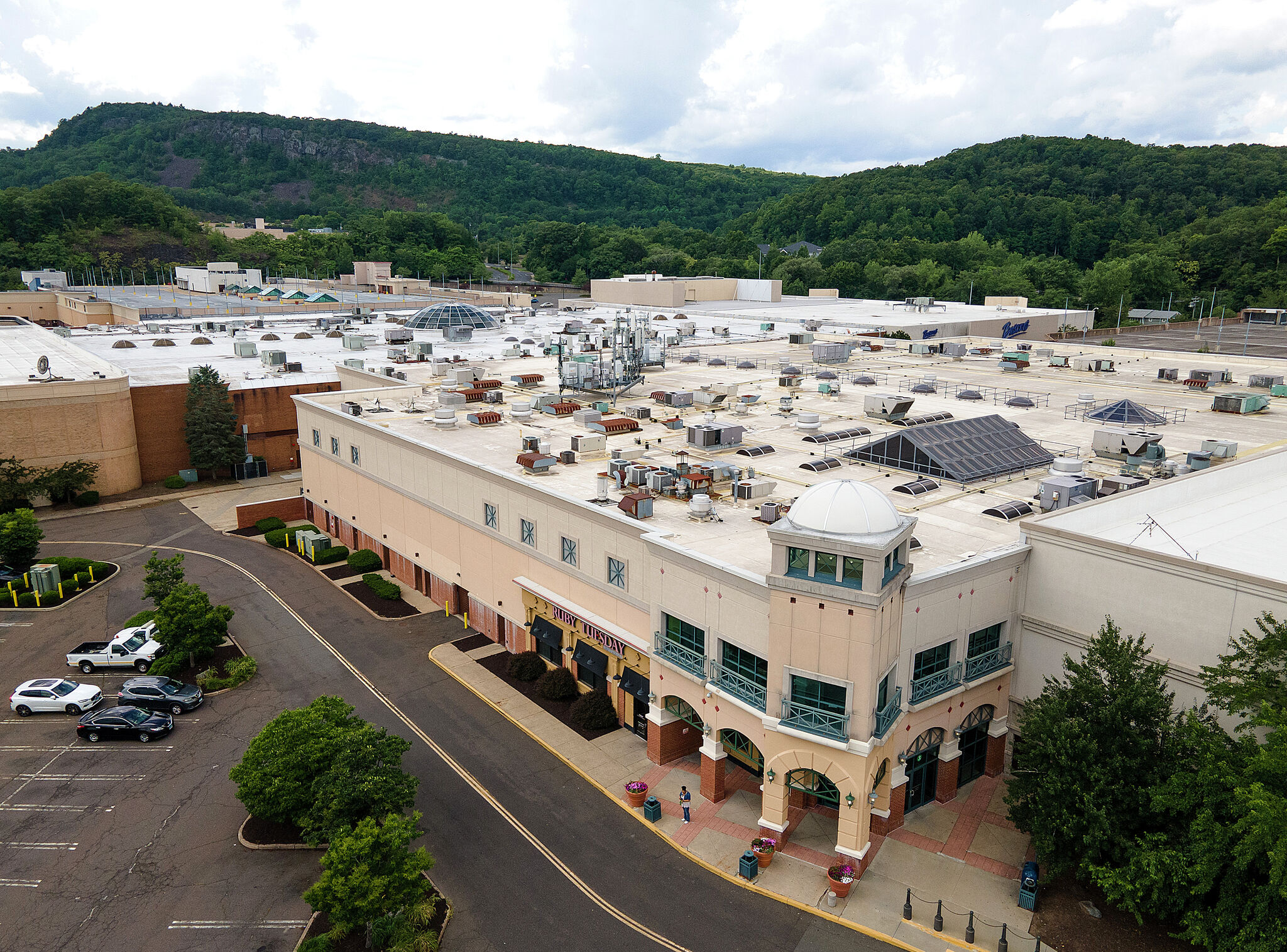 Darien beaches Pear Tree Point Beach and Weed Beach summer hours