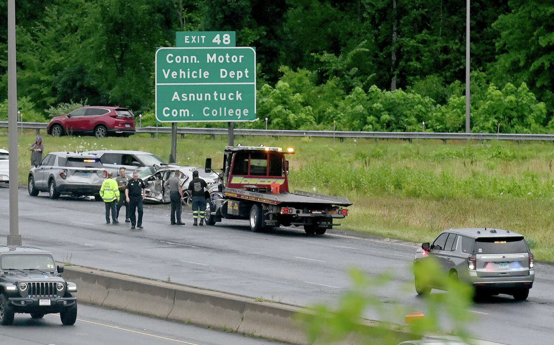 2 CT troopers hit, hurt responding to I-91 crash: Police