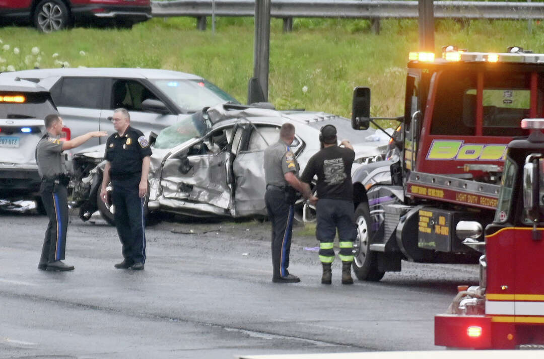 2 CT troopers hit, hurt responding to I-91 crash: Police