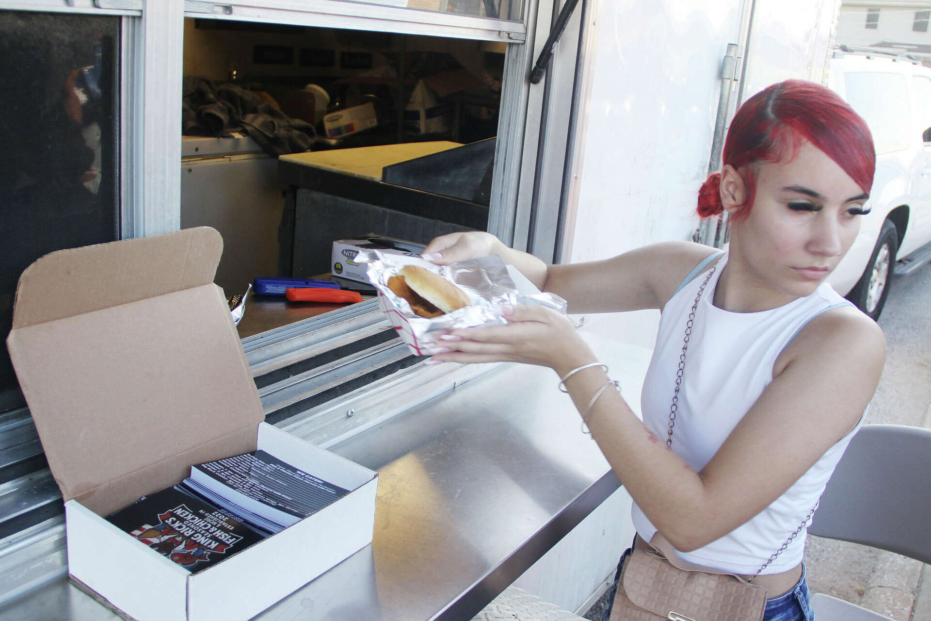 Large crowd for fish fry fundraiser supports Shabrya Hudson’s family