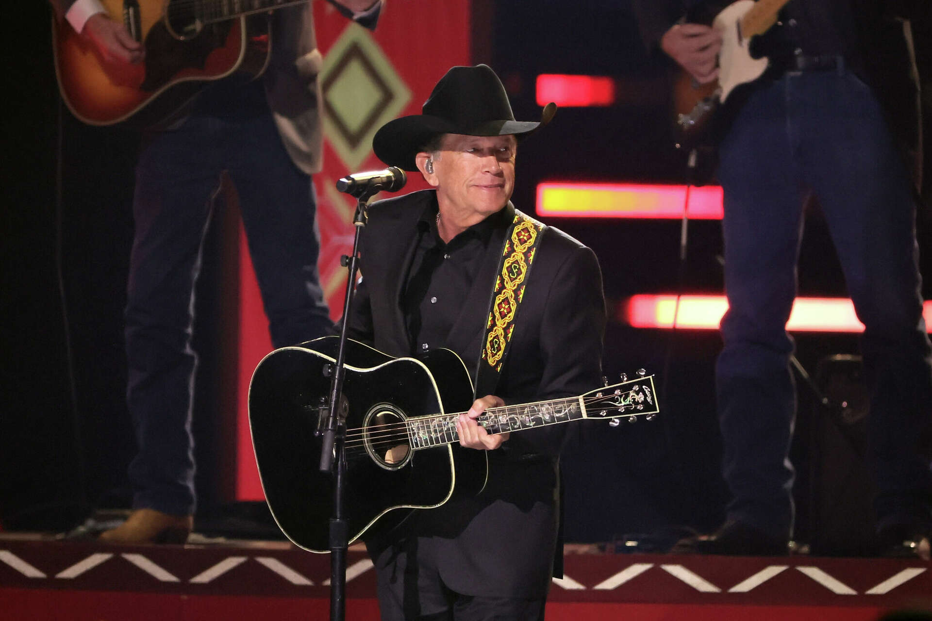 George Strait to host flood Texas relief concert. Here's when.