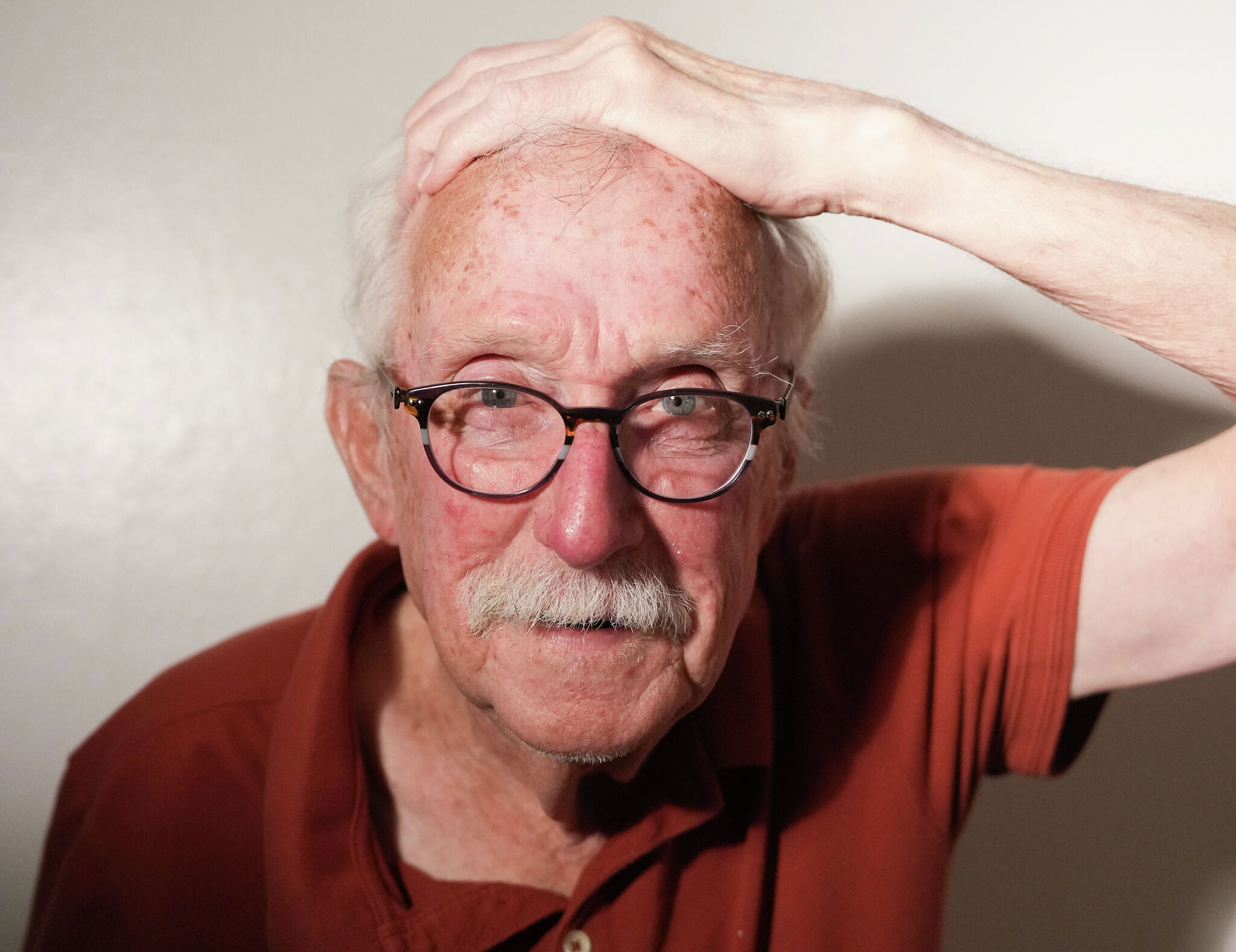 75-year-old Houston comic Andy Huggins finds laughs in growing old