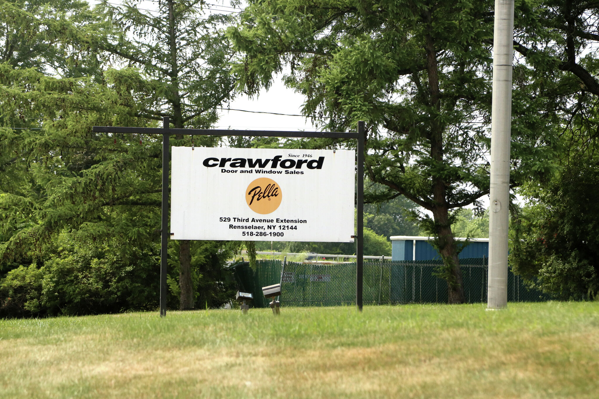 Police: doors fall on man at Pella warehouse in East Greenbush