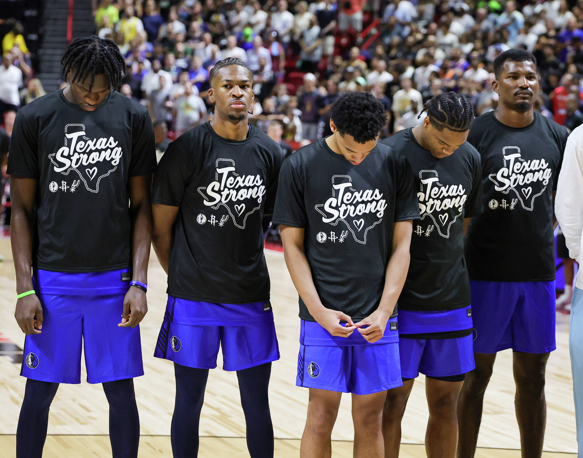 Spurs, Mavs, Rockets get 'Texas Strong' to support flood relief