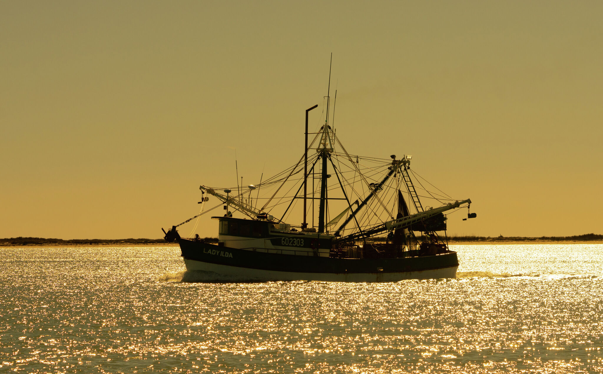 Captain missing after shrimping trawler capsizes in South Texas