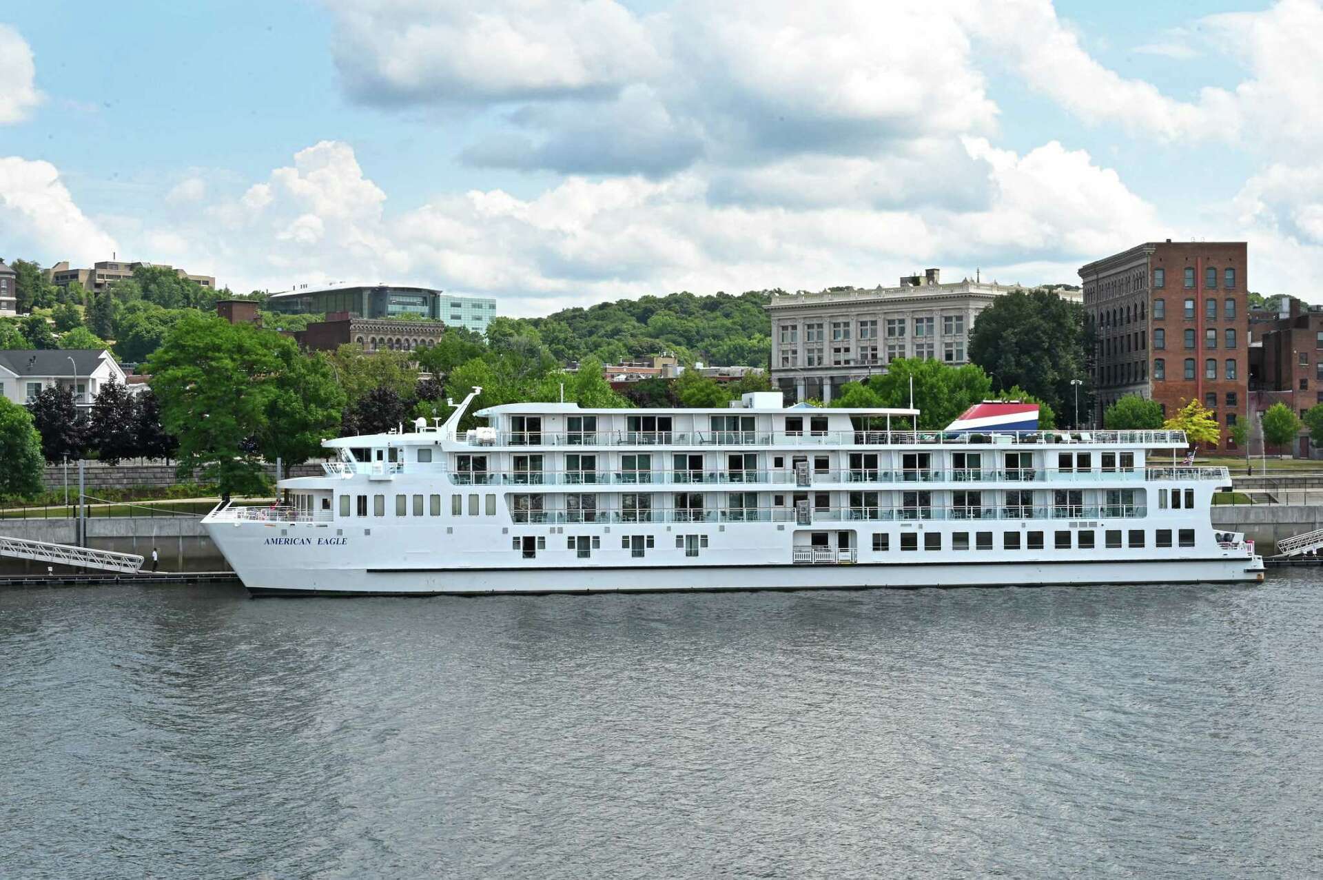 American Cruise Lines connects NYC and Troy with summer trips