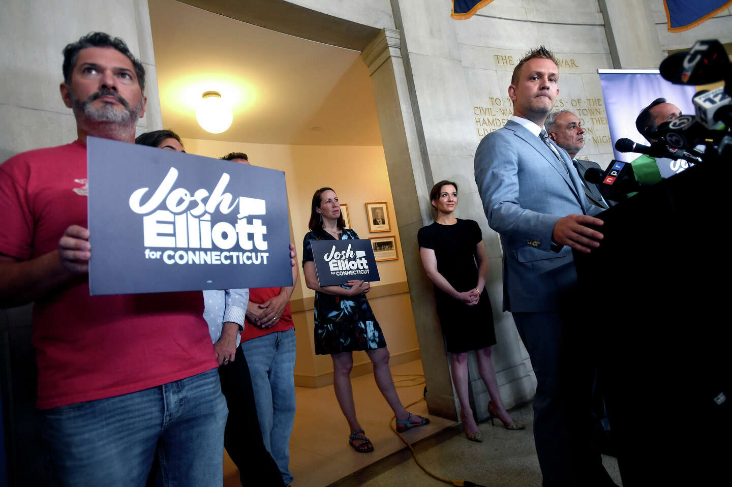 CT Rep. Josh Elliott unveils campaign for governor, challenging Lamont