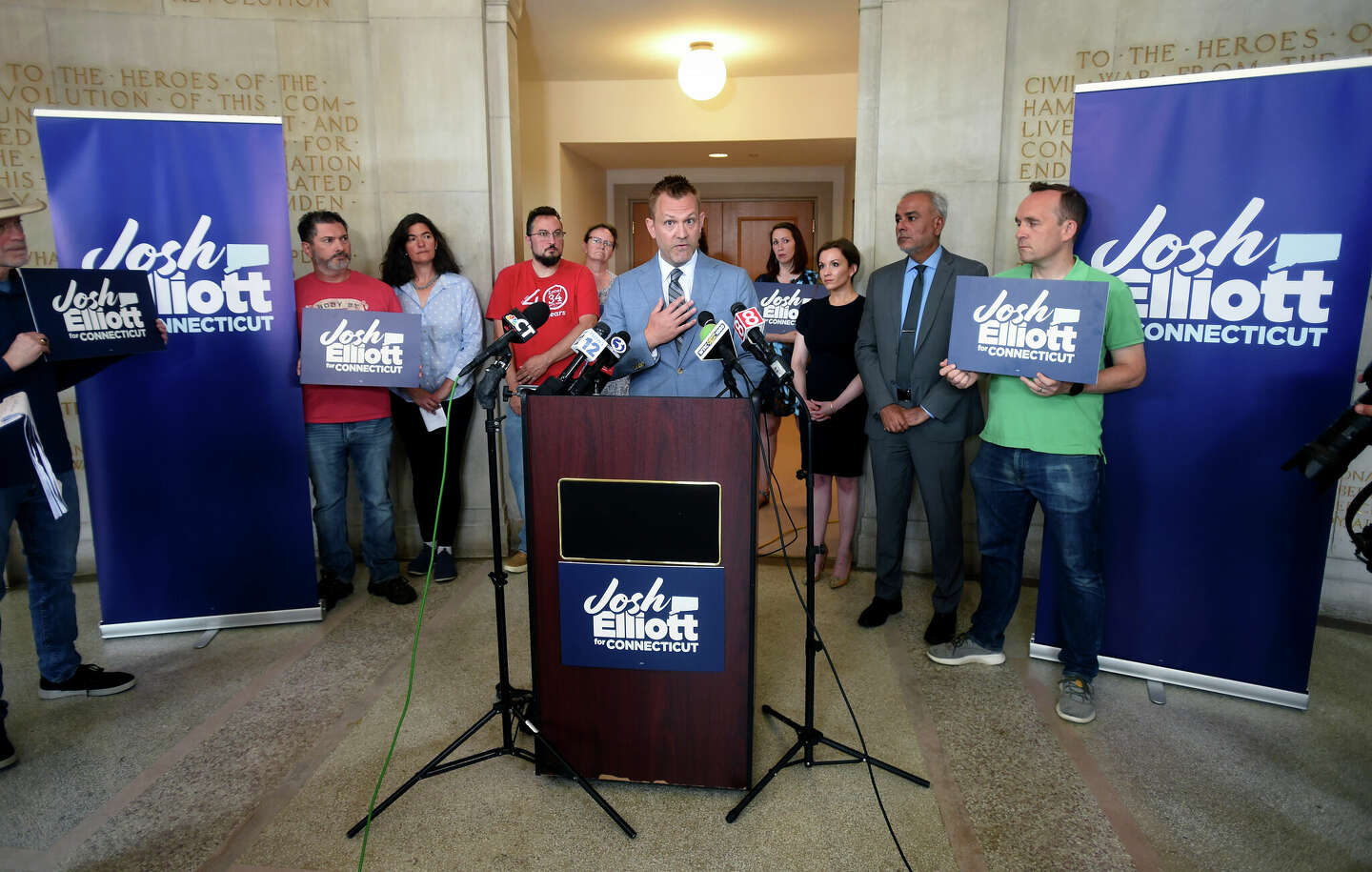 CT Rep. Josh Elliott unveils campaign for governor, challenging Lamont
