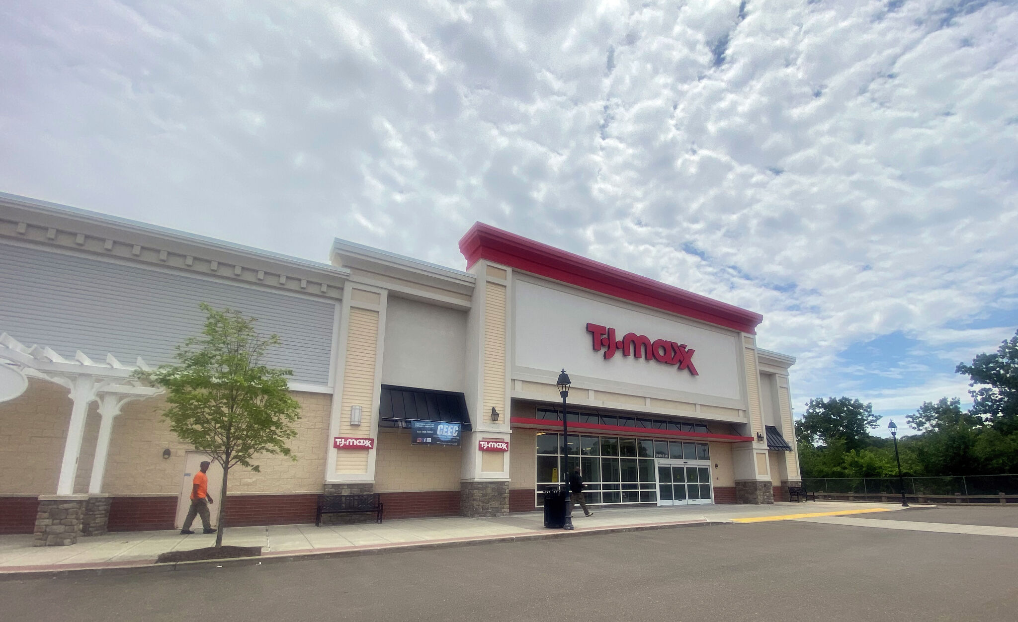 T.J. Maxx to close in Clinton and open in Guilford in August