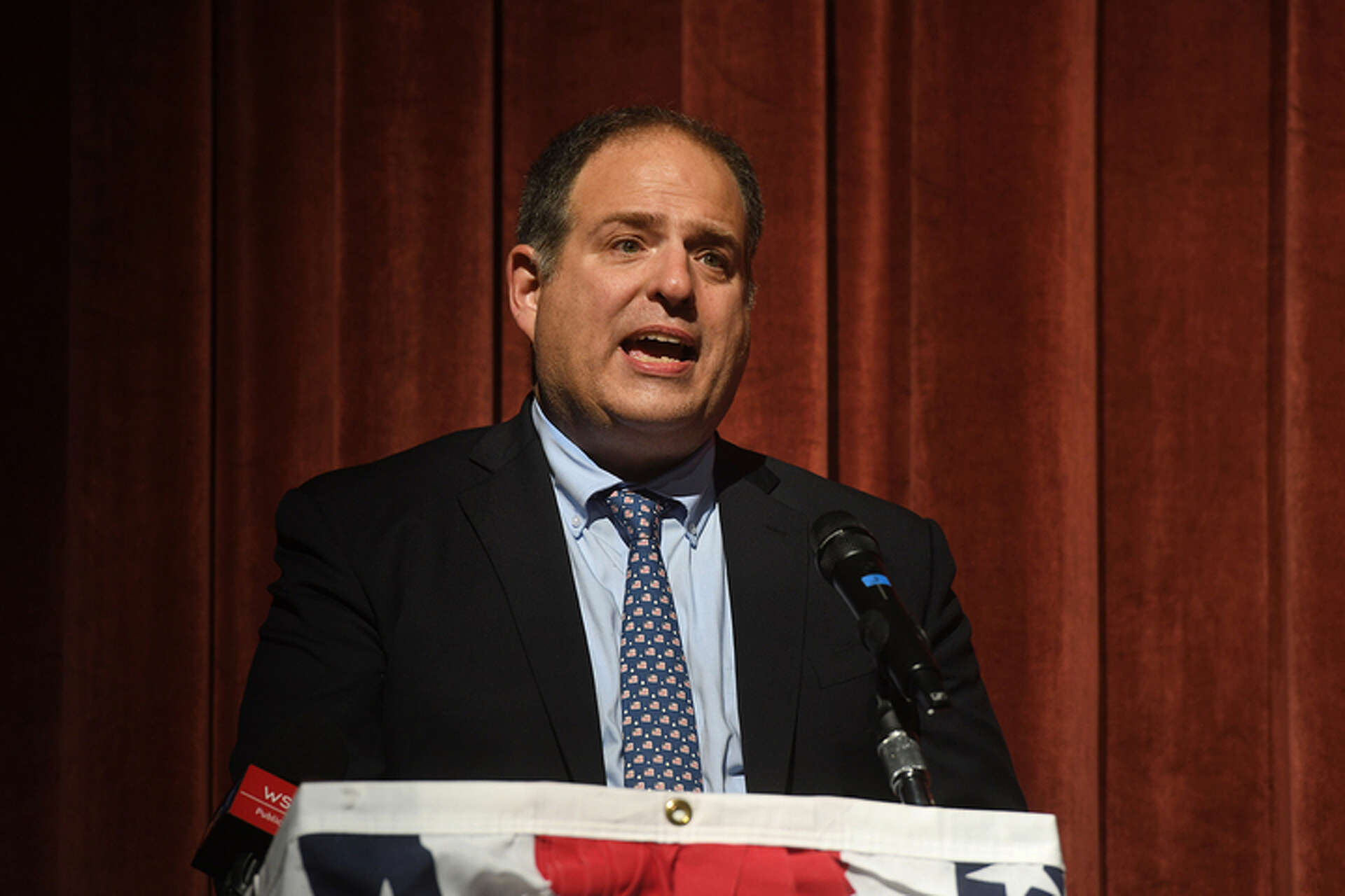 Fairfield First Selectman dies following brain surgery, family says