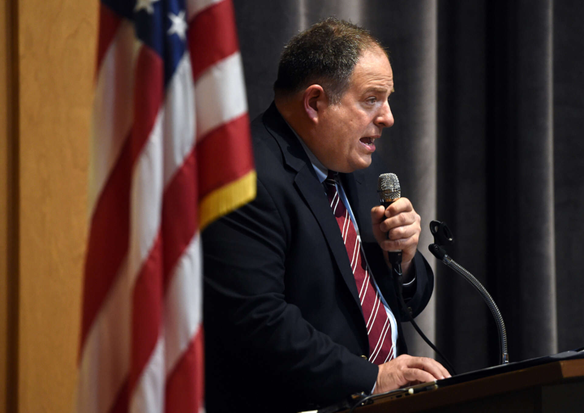 Fairfield First Selectman dies following brain surgery, family says