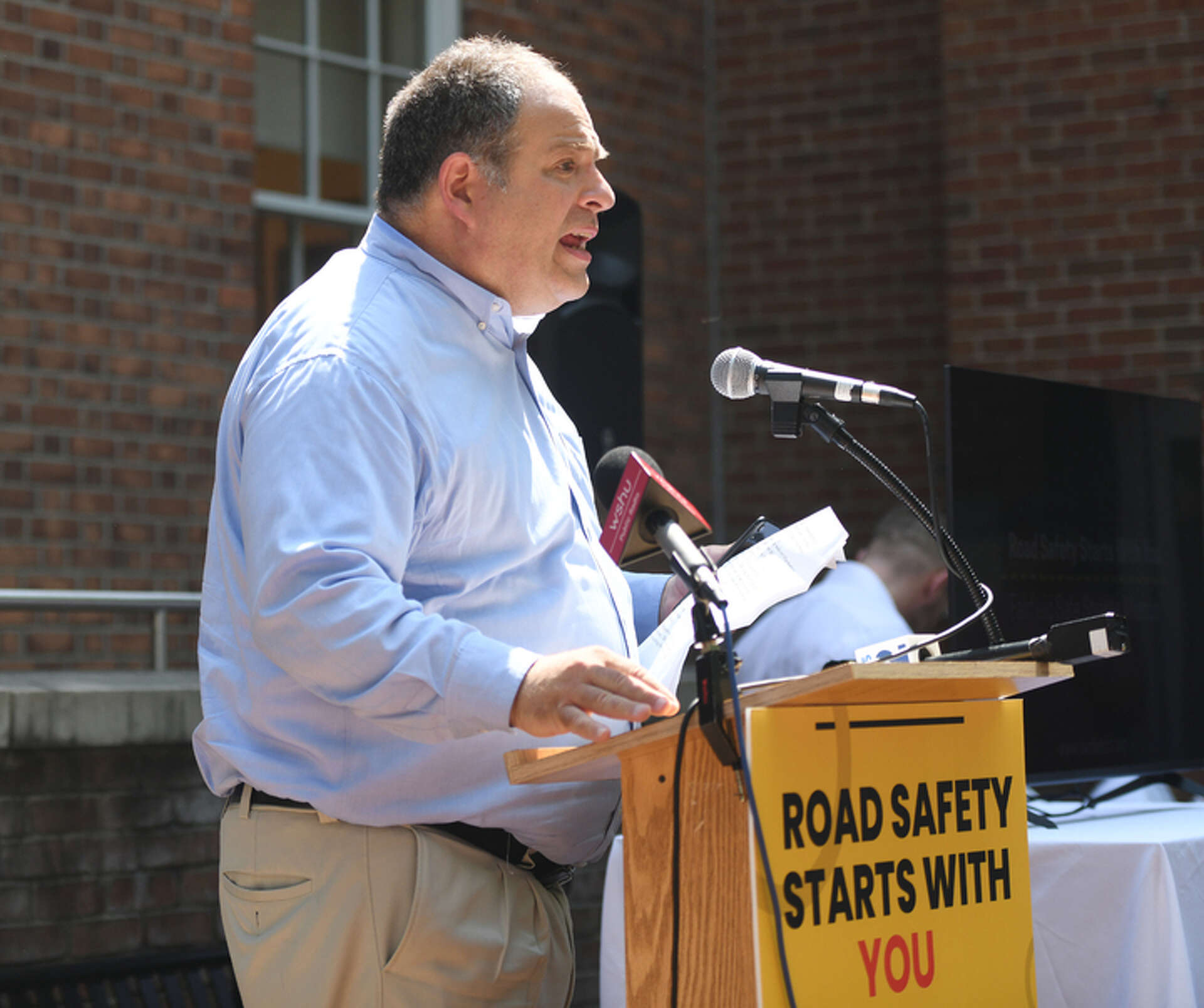 Fairfield First Selectman dies following brain surgery, family says