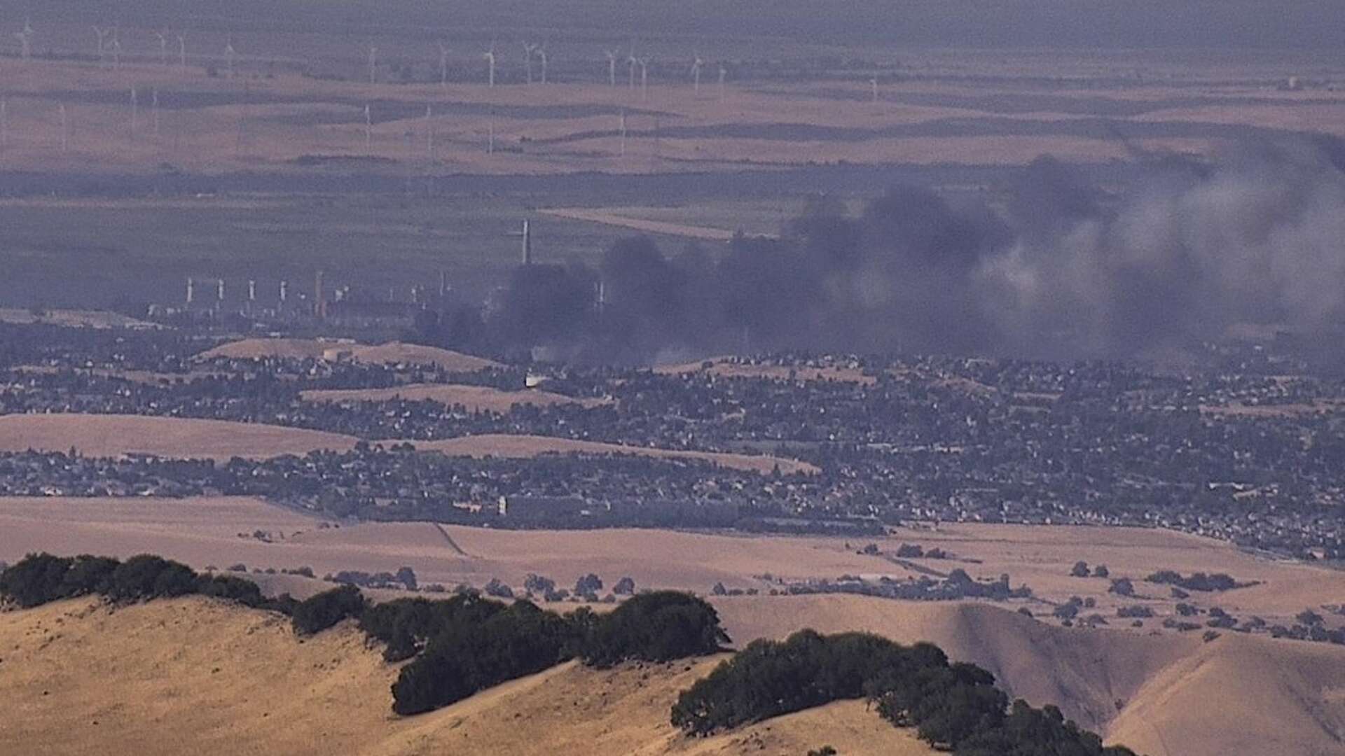 Contra Costa firefighters battle three-alarm Antioch vegetation fire