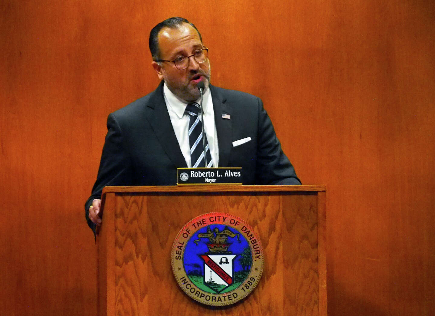 In Danbury mayor's race, Roberto Alves outraises Emile Buzaid