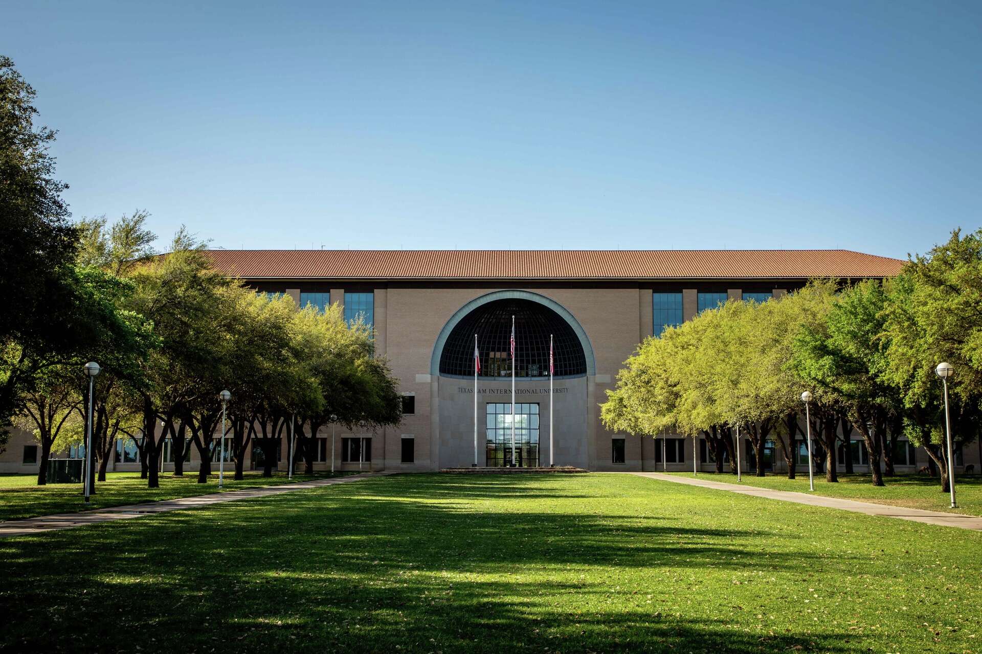 Flexible early and late classes aim to help TAMIU students this fall