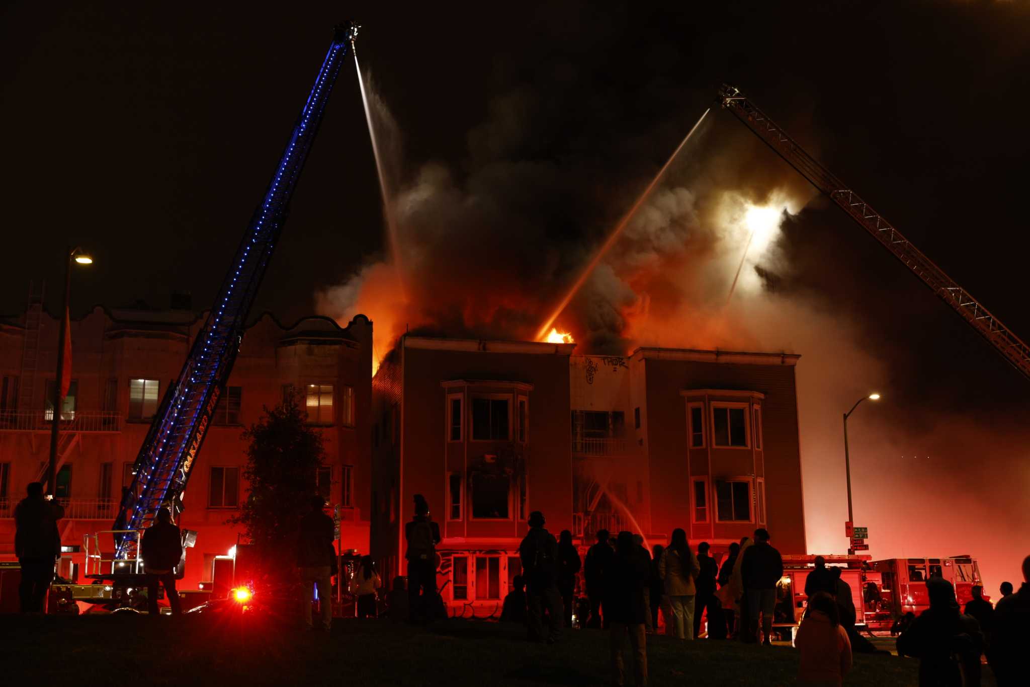Fire rips through three-story Oakland apartment building