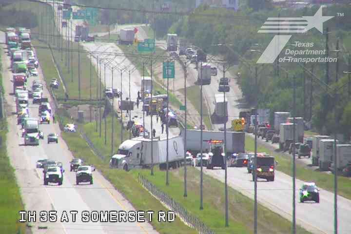 Death toll rises to 4 in deadly I-35 crash, SAPD says