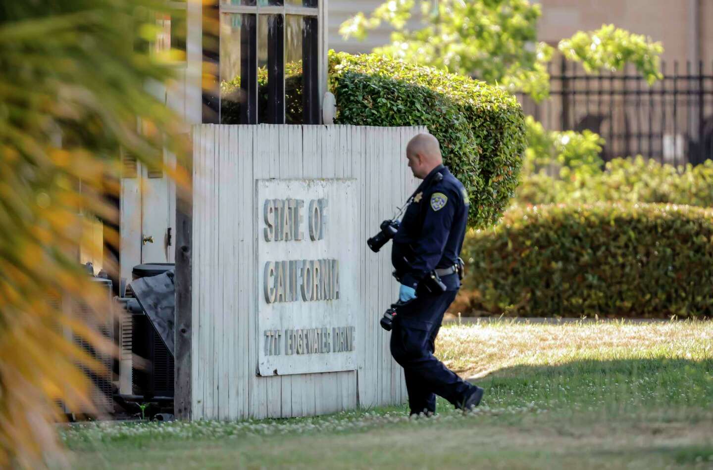 State parole officer killed on the job in Oakland — suspect arrested