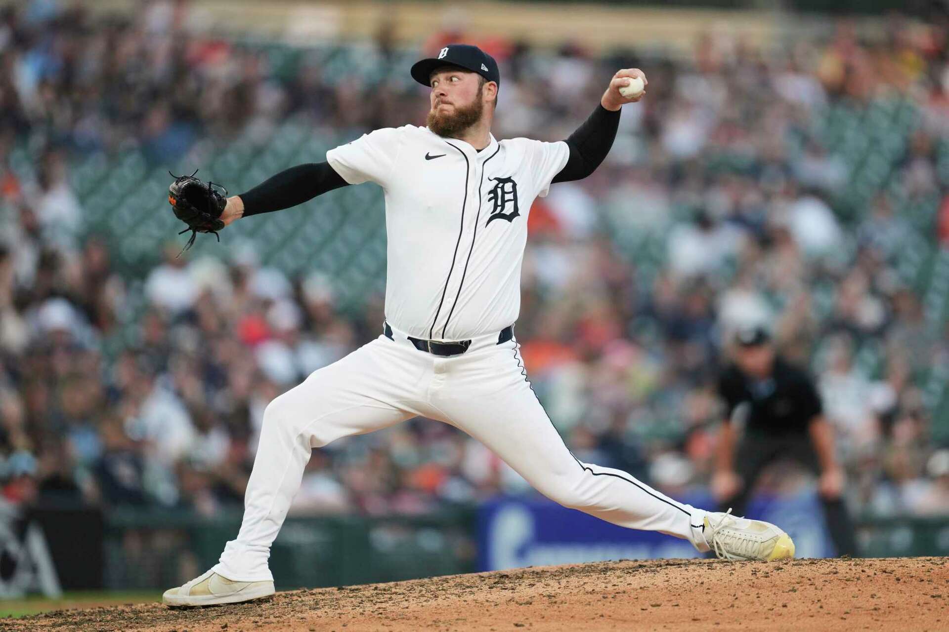 Giants bolster bullpen depth by calling up left-hander Matt Gage