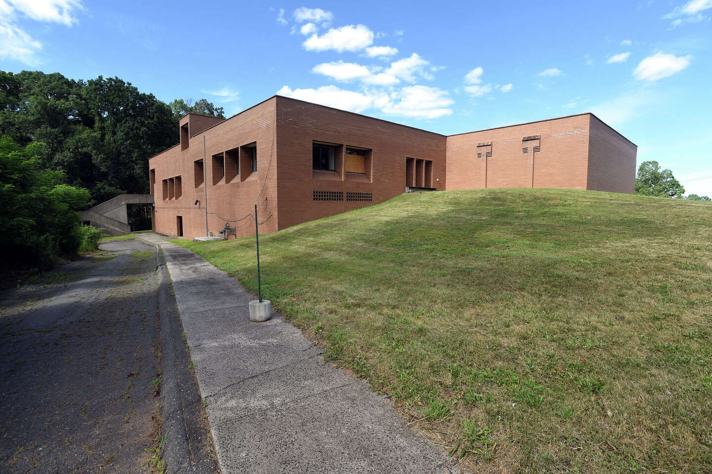 Old Hamden/North Haven YMCA may become 98 apartments