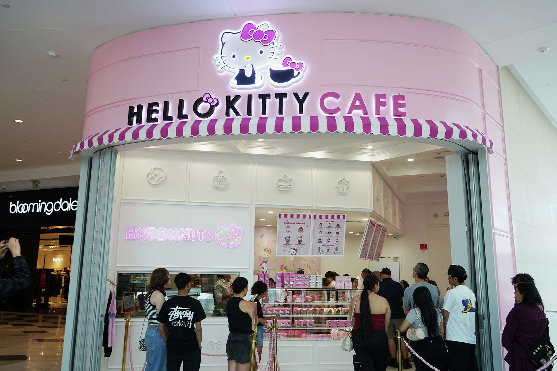 Bay Area mall's new Hello Kitty Cafe is a millennial's dream come true