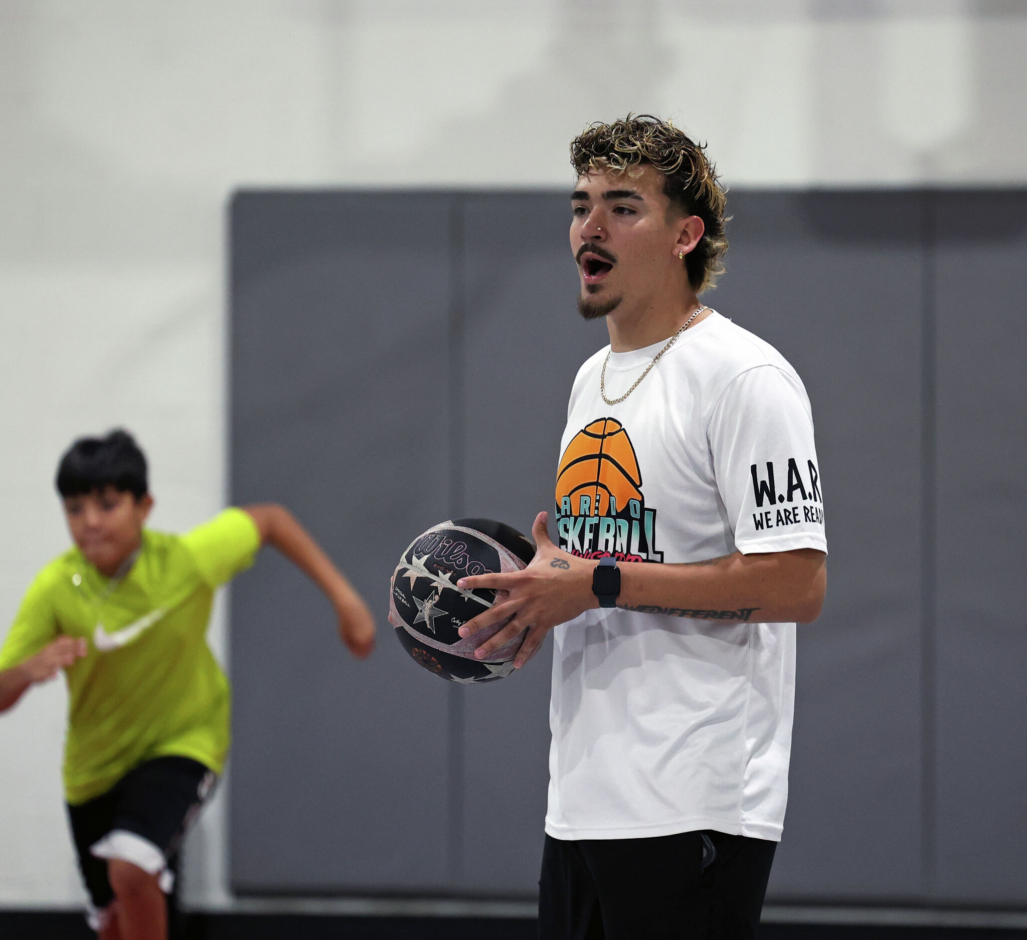 Elijah Becker, Felix Rodriguez train Laredo’s next basketball stars