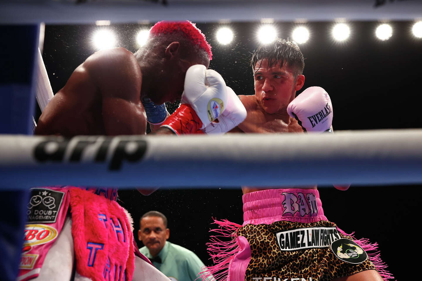 San Antonio boxer Bam Rodriguez TKOs Phumelela Cafu