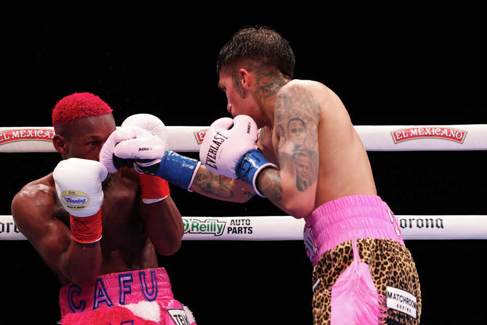 San Antonio boxer Bam Rodriguez TKOs Phumelela Cafu