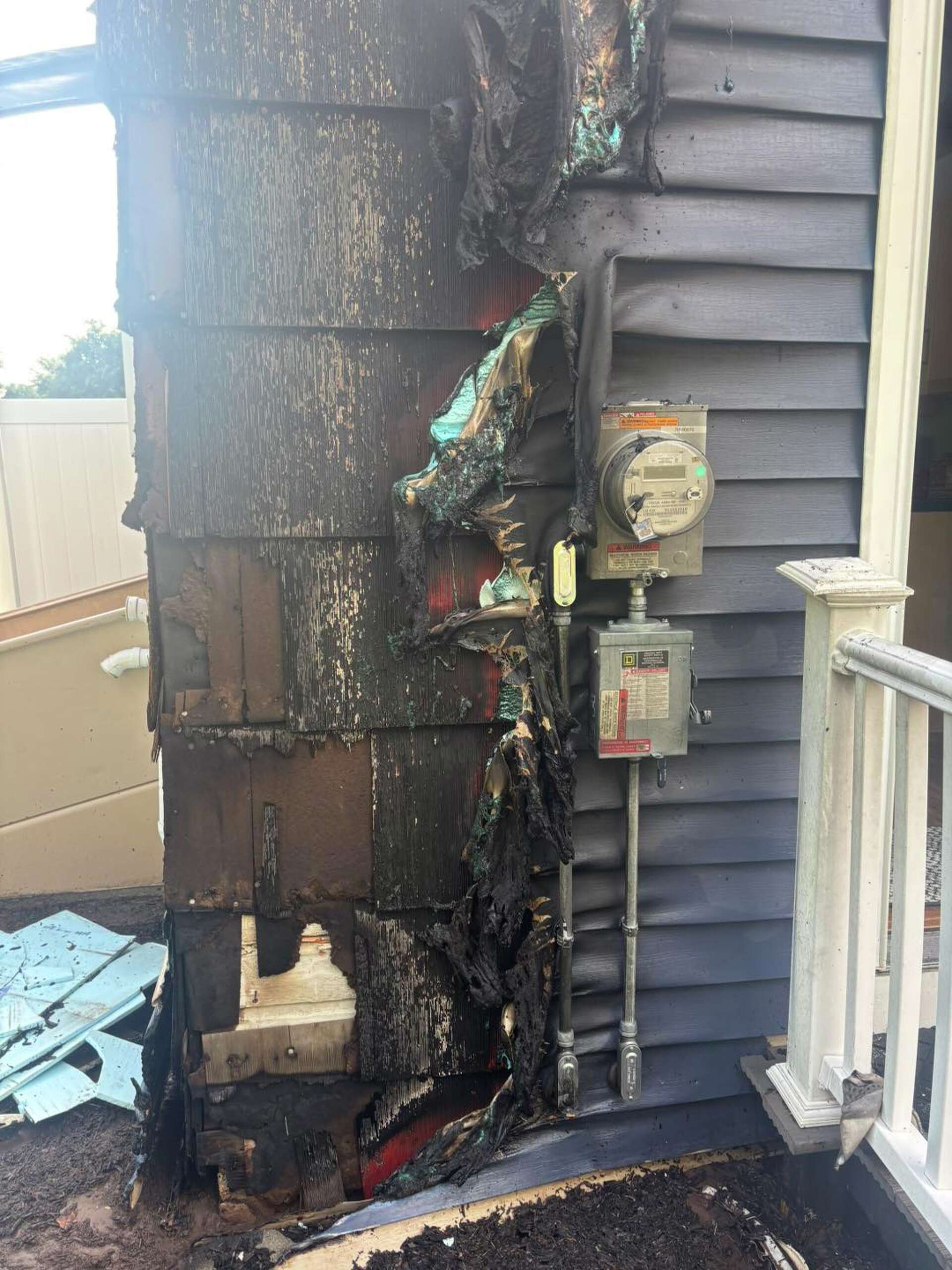 Neighbor alerted North Haven residents to fire outside home: Officials